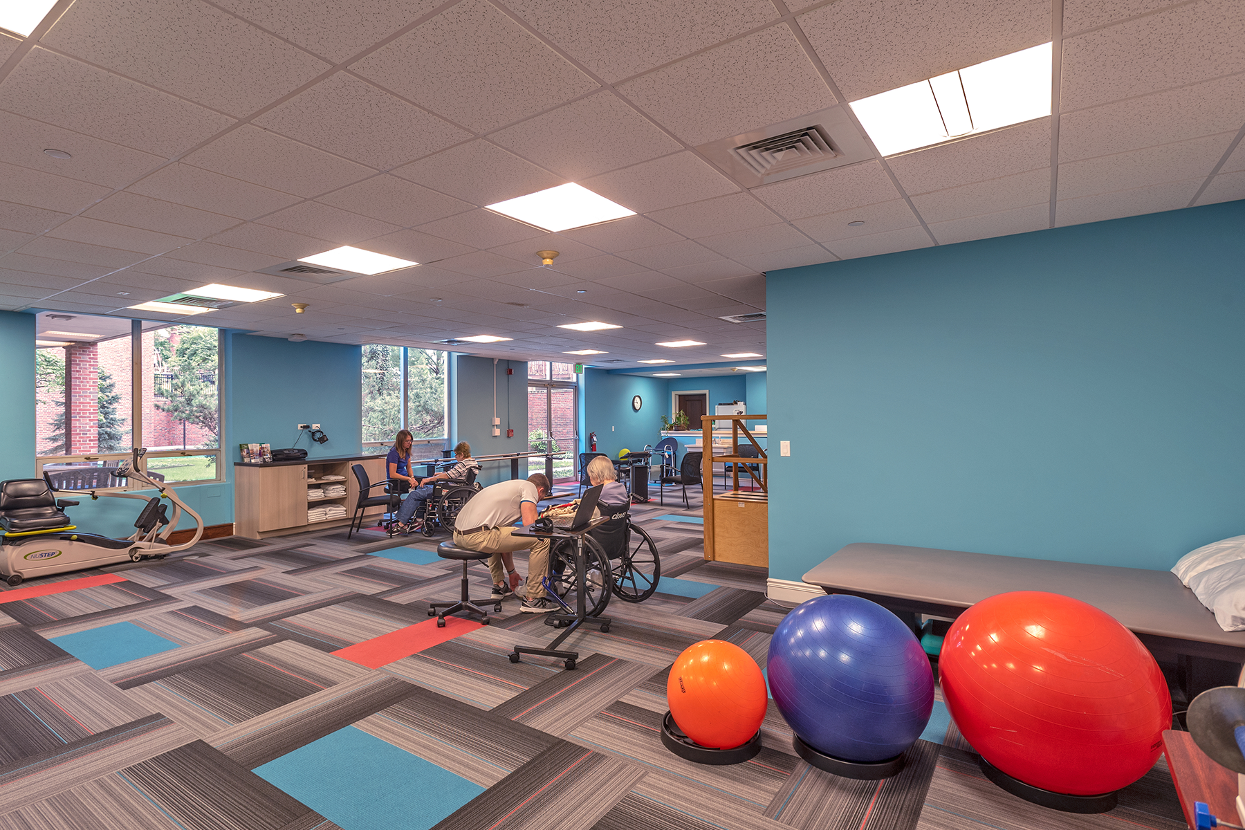 4 Ways To Be Supportive During Mom's Short-Term Rehab Stay